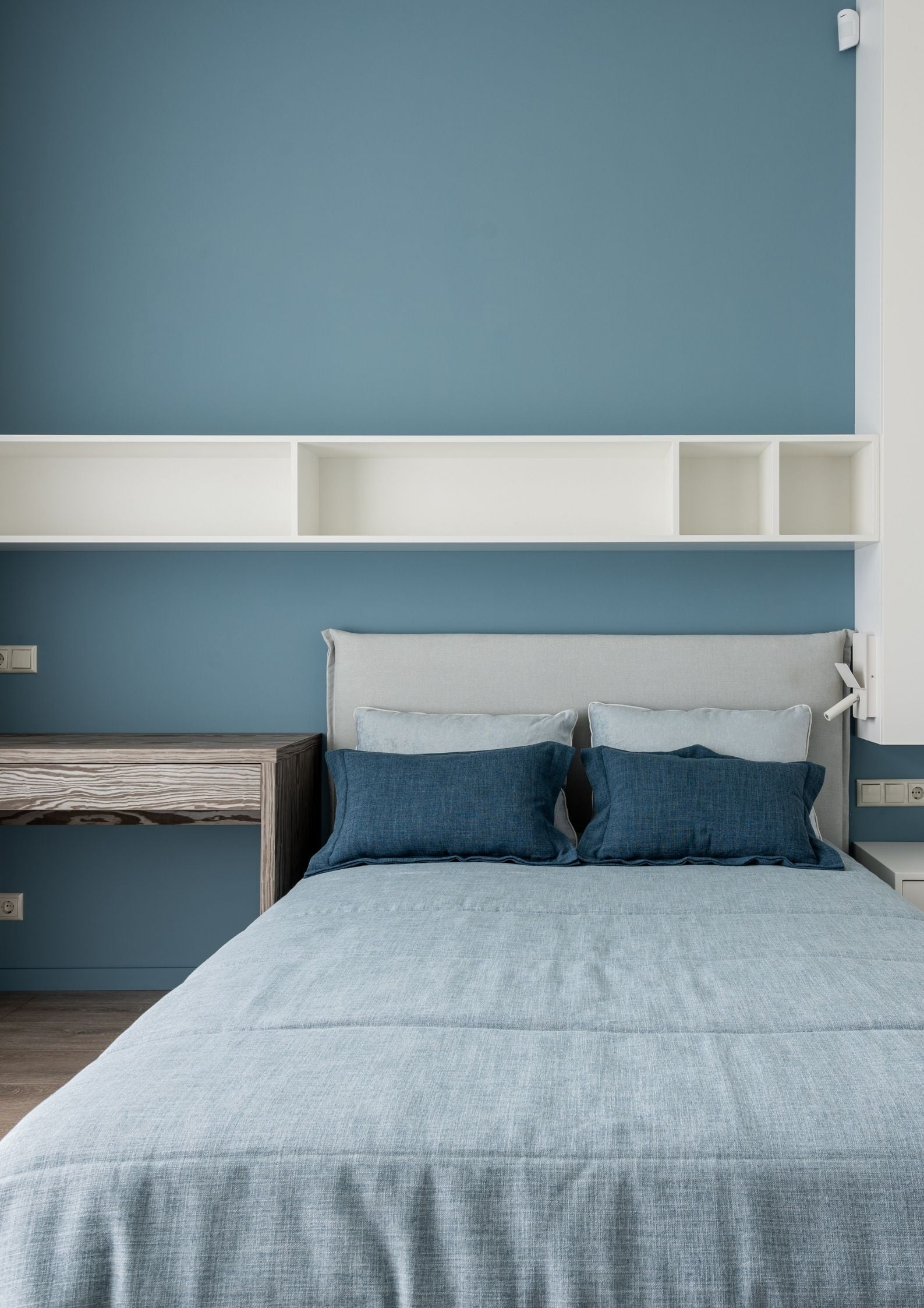 10 Best Color Combinations To Enhance Your Bedroom Walls - Seating Comfort